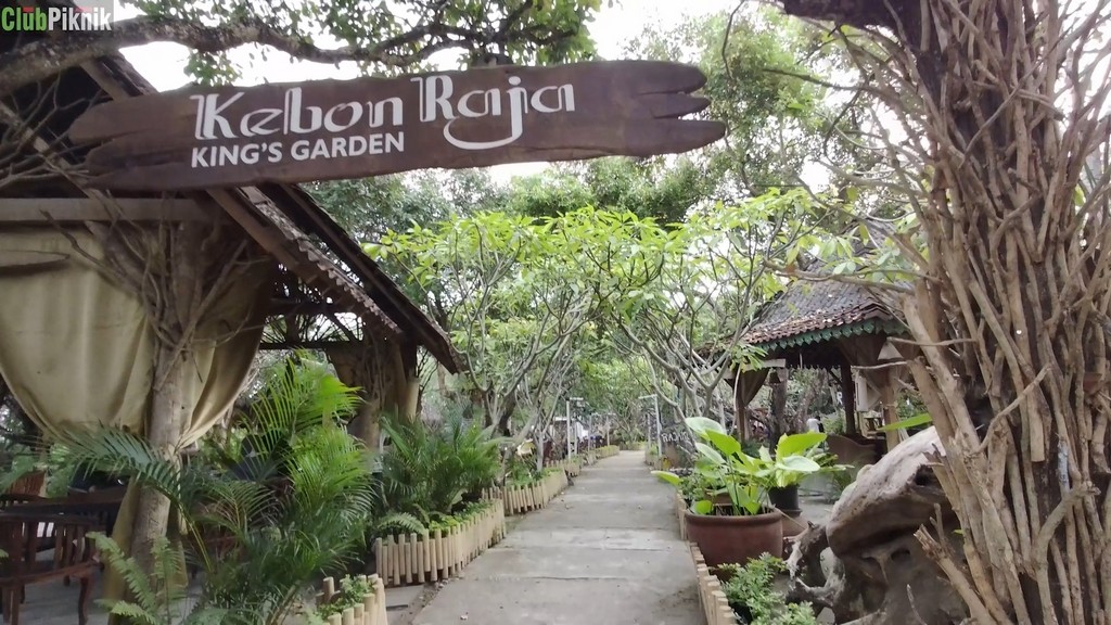 Rajaklana Resto: Restoran Keluarga di Puncak Bukit - ClubPiknik